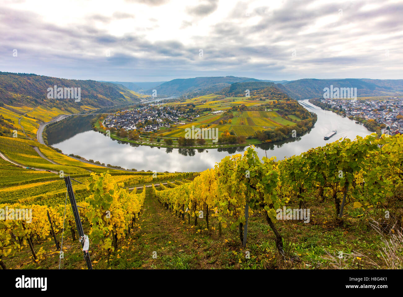 Mosel-Tal, nahe dem Dorf Kröv, Deutschland, Mosel, Flussschleife ...