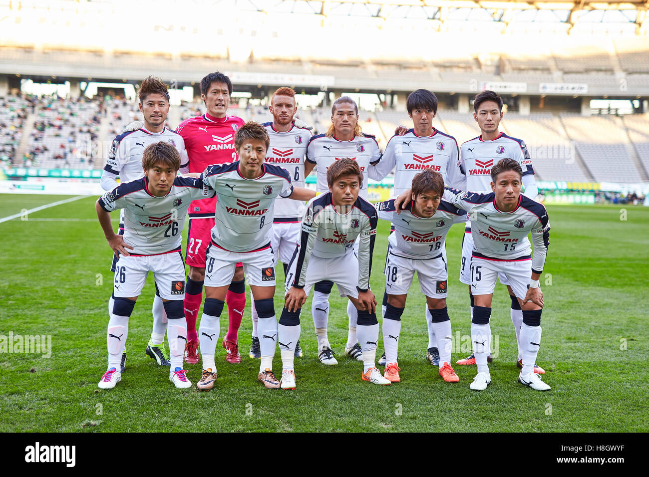 Cerezo osaka team group line up -Fotos und -Bildmaterial in hoher ...