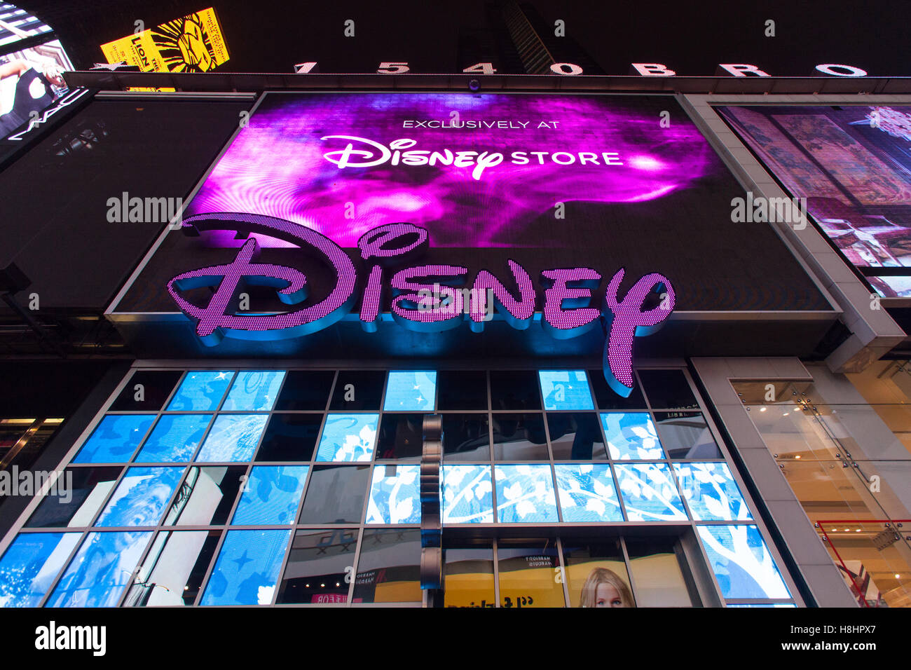 Die disney store times square -Fotos und -Bildmaterial in hoher ...