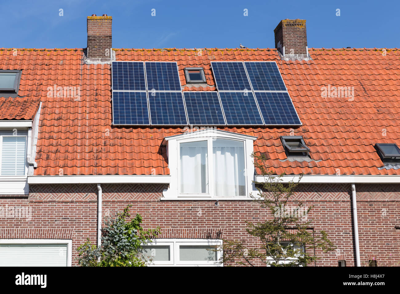 Solar energy panel home family -Fotos und -Bildmaterial in hoher ...