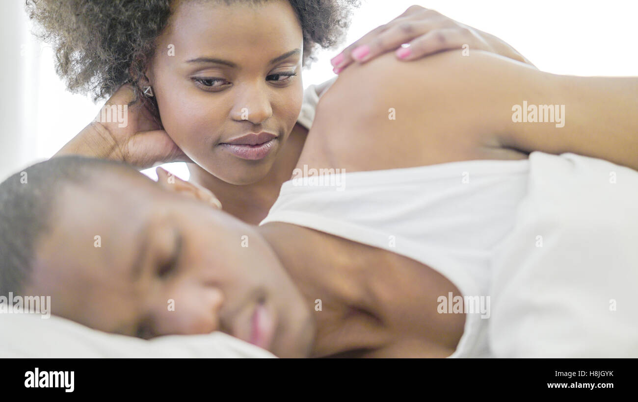 Ein afrikanisches paar -Fotos und -Bildmaterial in hoher Auflösung – Alamy