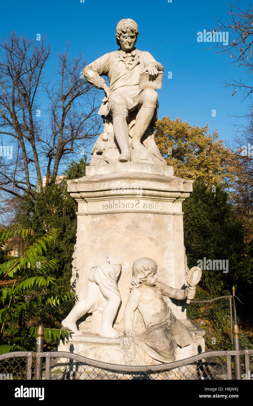 Statue von Alois Senefelder, Erfinder der Technik der Lithografie, am ...