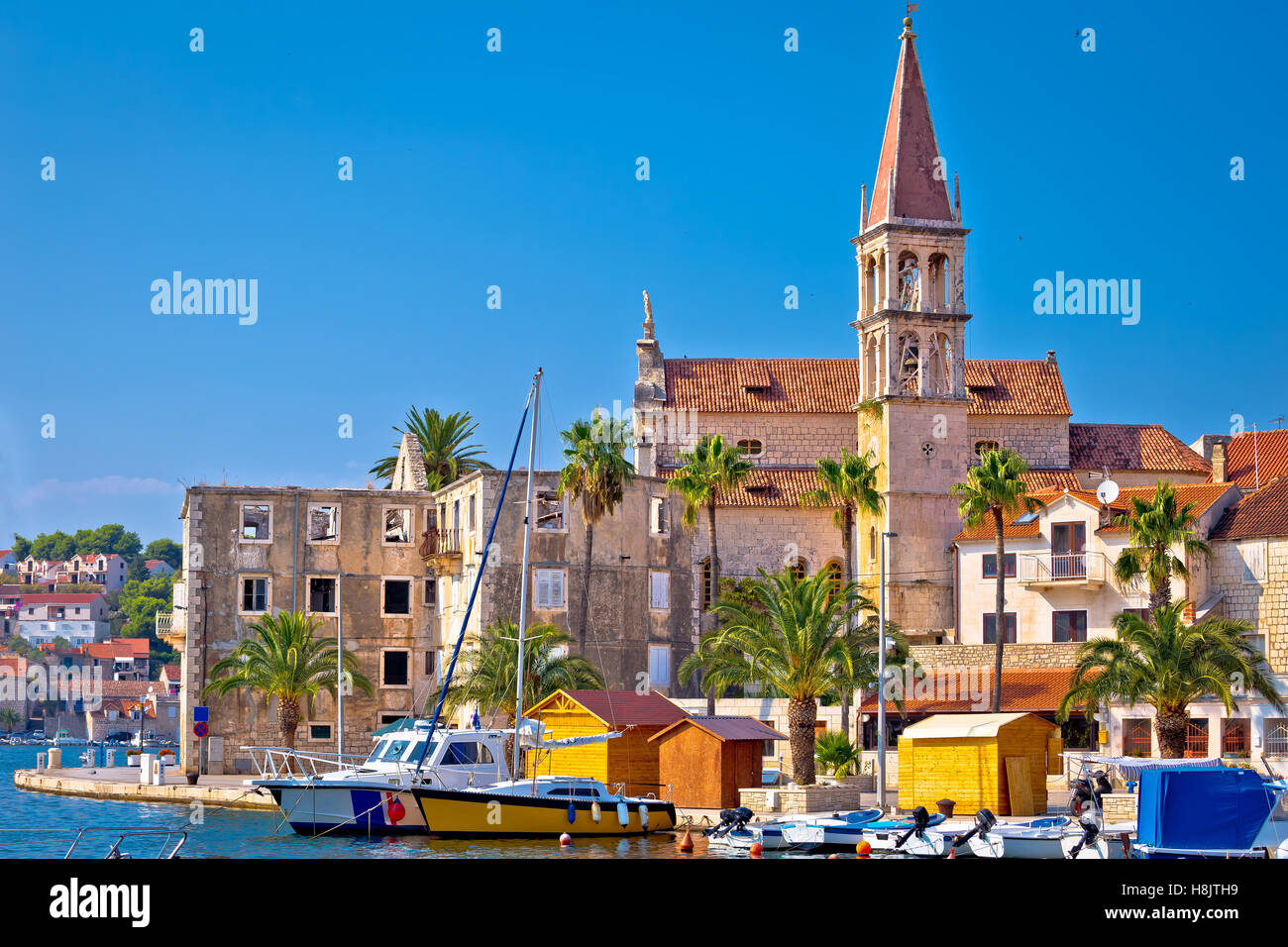 Historische Skyline Stadt Milna, Insel Brac, Dalmatien, Kroatien ...