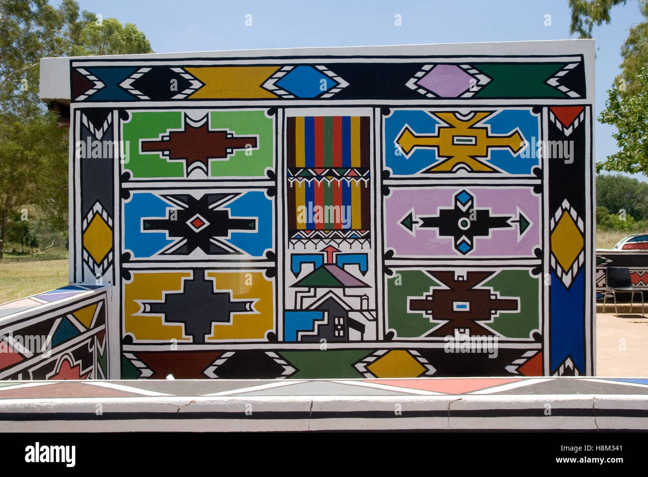 Ndebele house -Fotos und -Bildmaterial in hoher Auflösung – Alamy