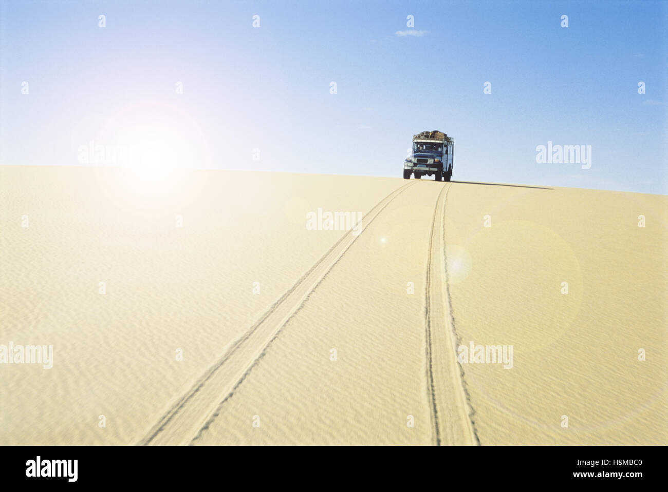 Auto in wüste -Fotos und -Bildmaterial in hoher Auflösung – Alamy