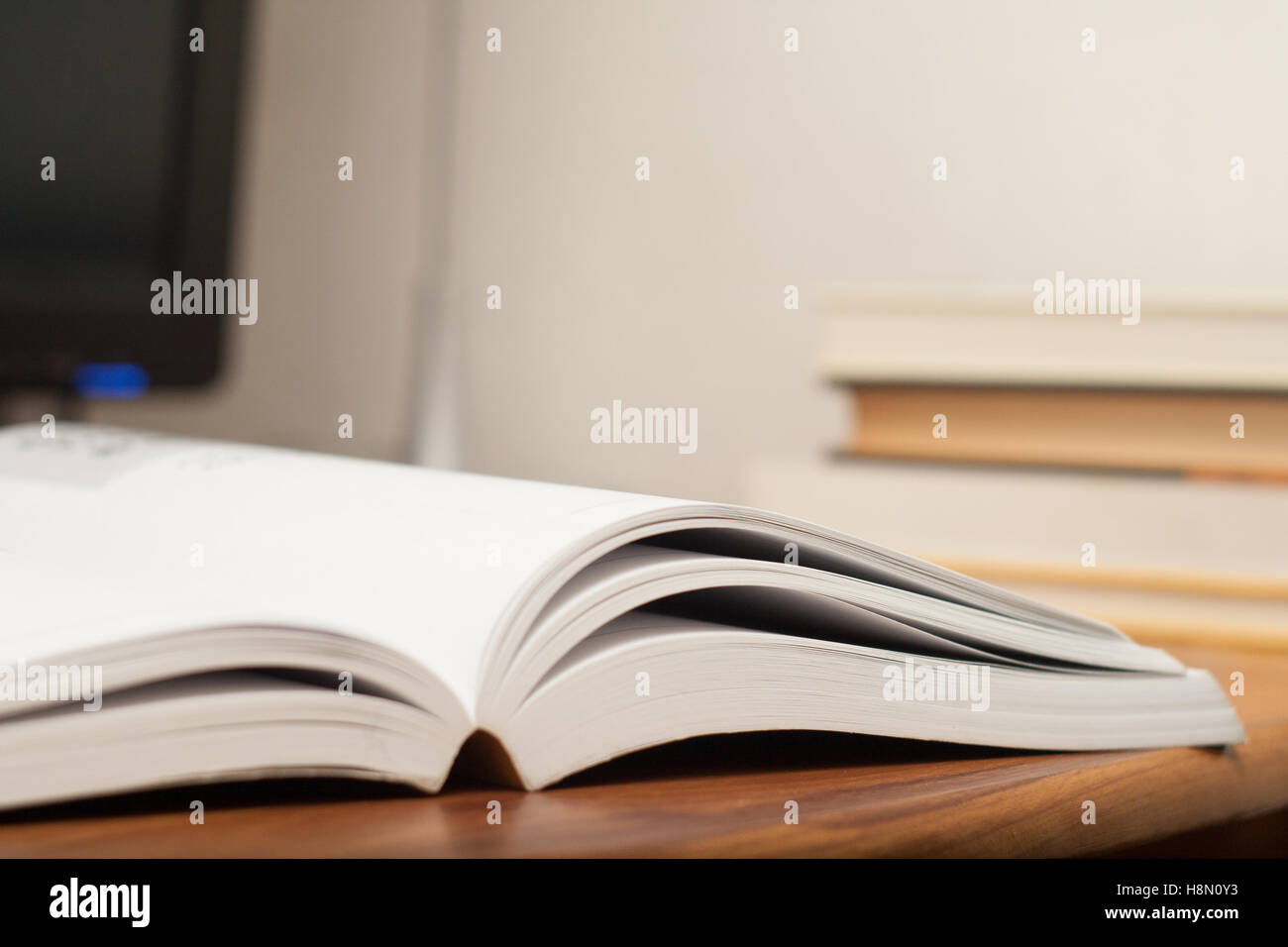 Offene tabellenseite -Fotos und -Bildmaterial in hoher Auflösung – Alamy