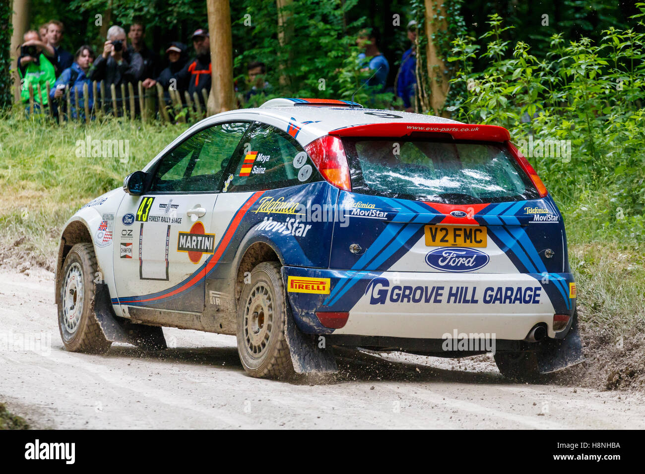 2001 Ford Focus WRC mit Fahrer David Wright auf der Rallye inszenieren ...
