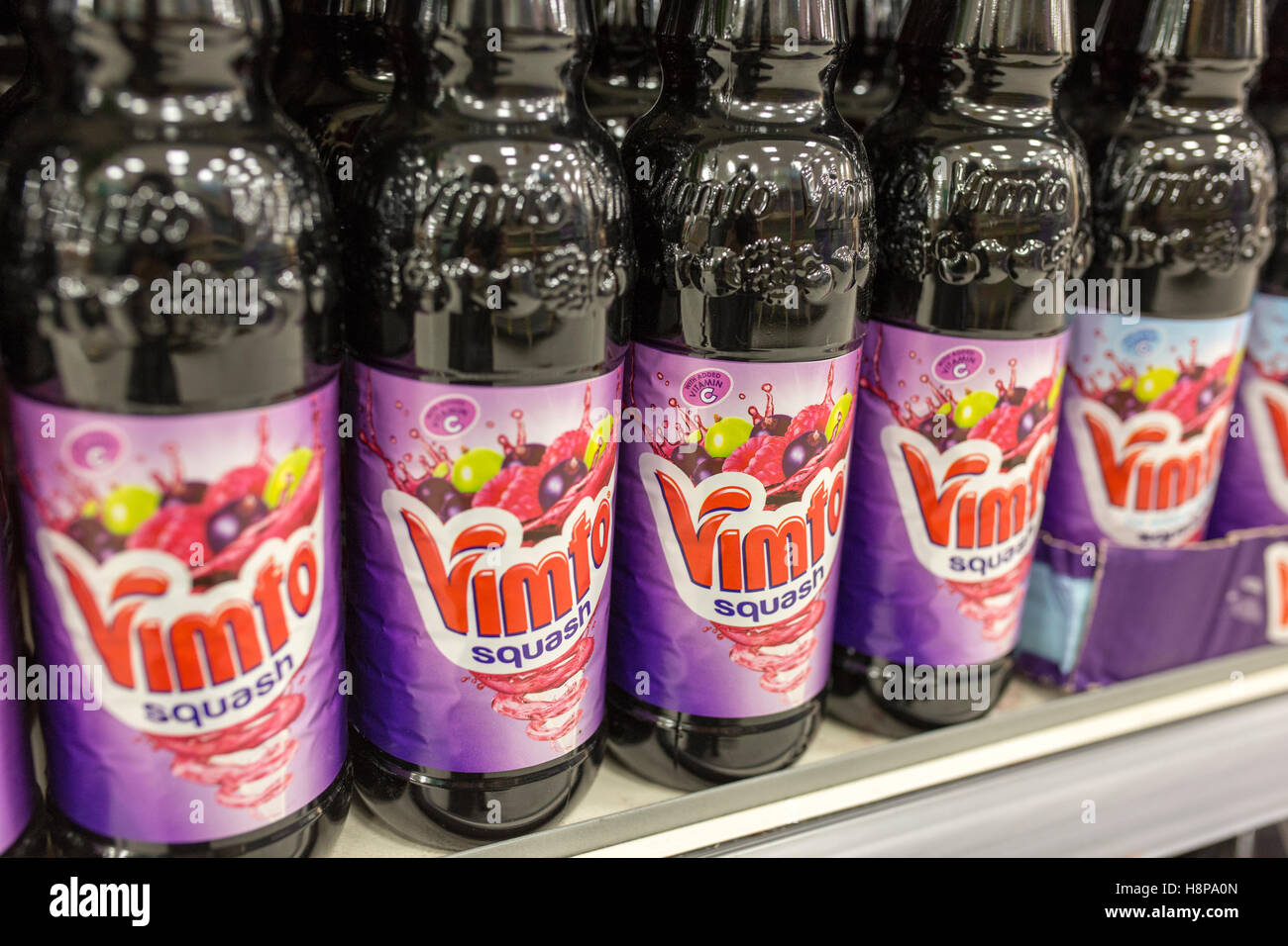 Vimto drink -Fotos und -Bildmaterial in hoher Auflösung – Alamy