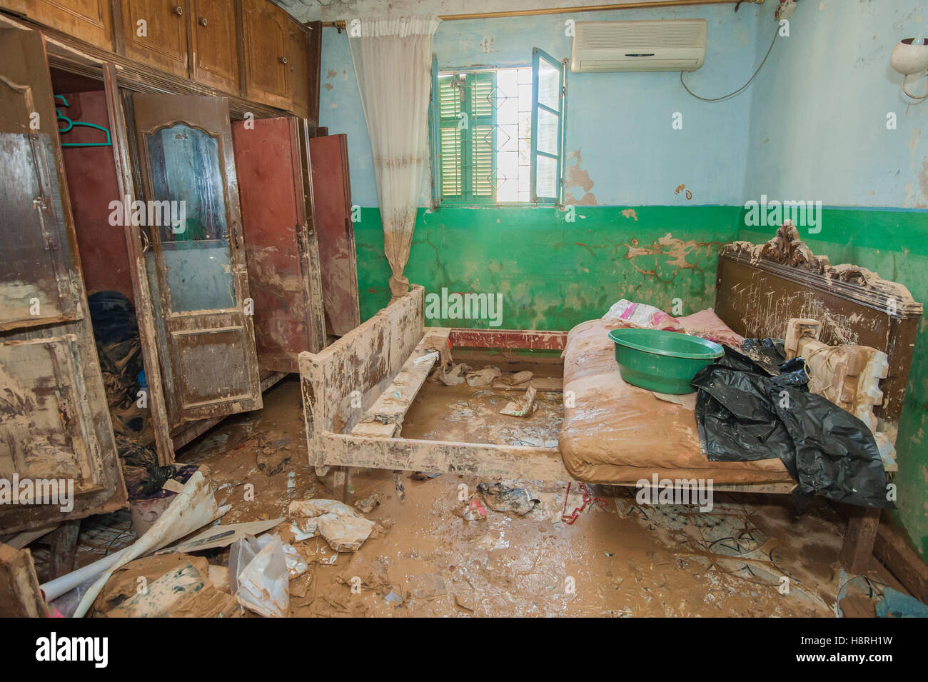 Interior poor african slum house -Fotos und -Bildmaterial in hoher ...