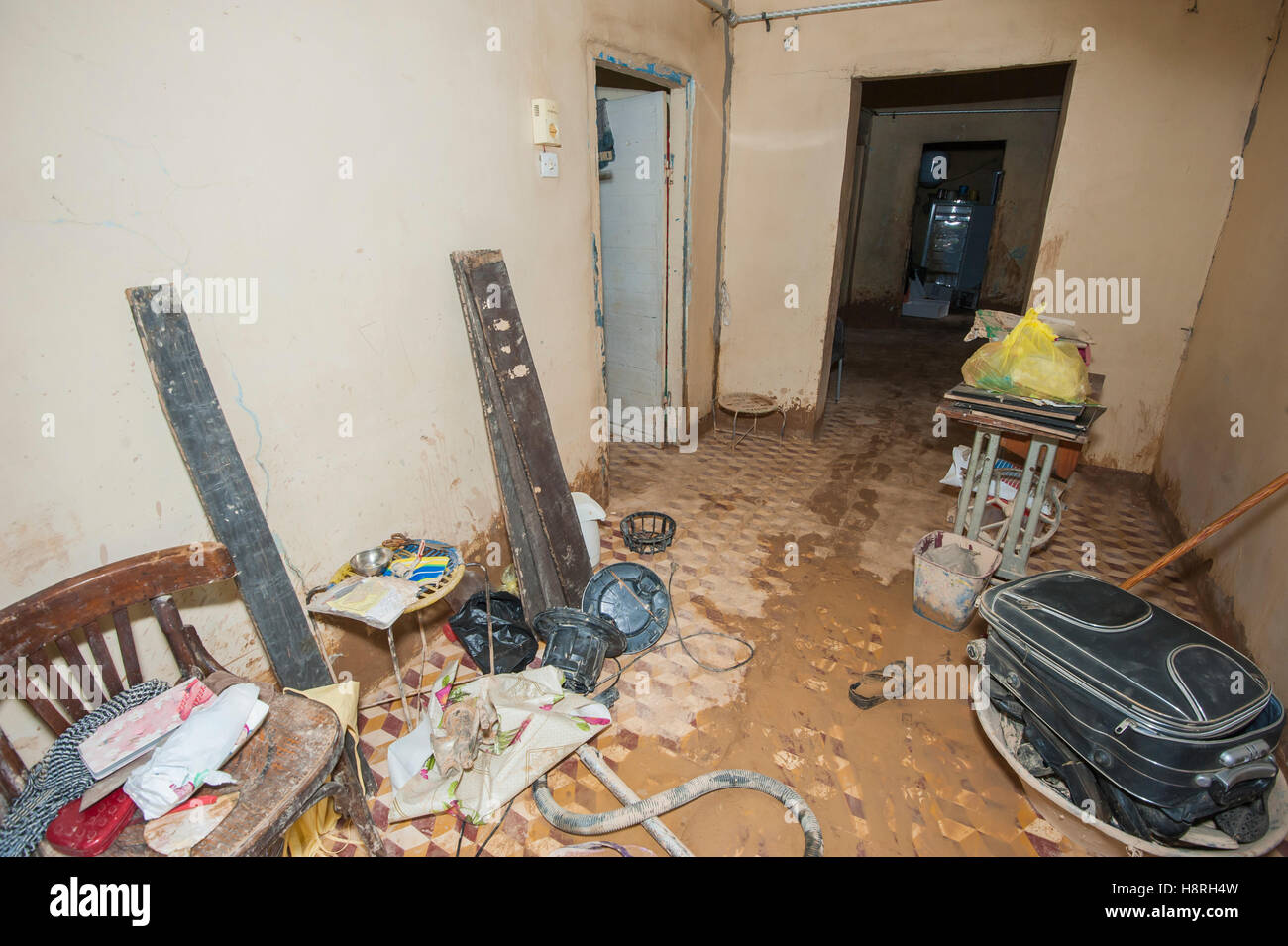 Interior poor african slum house -Fotos und -Bildmaterial in hoher ...