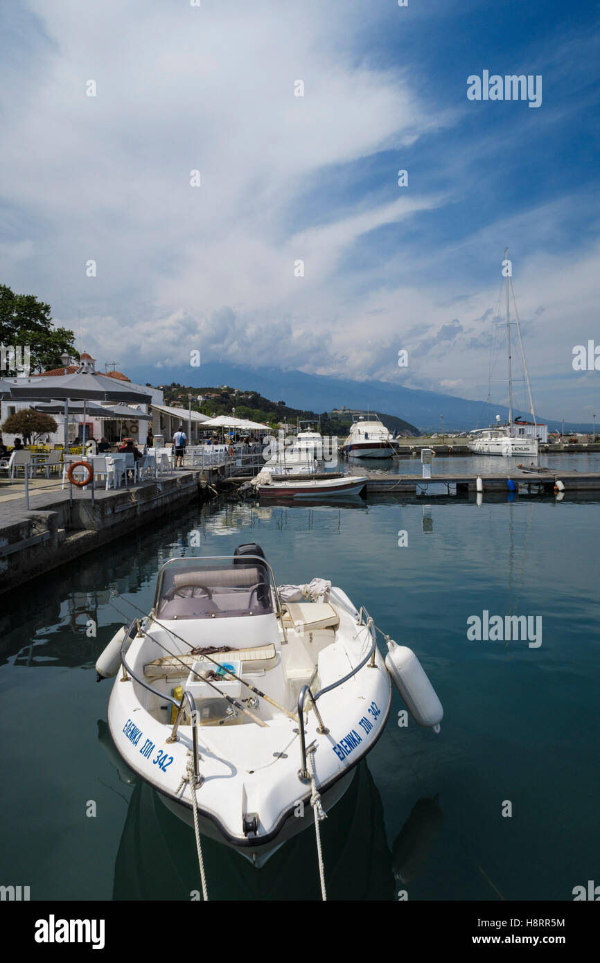 Small speed boat river -Fotos und -Bildmaterial in hoher Auflösung – Alamy