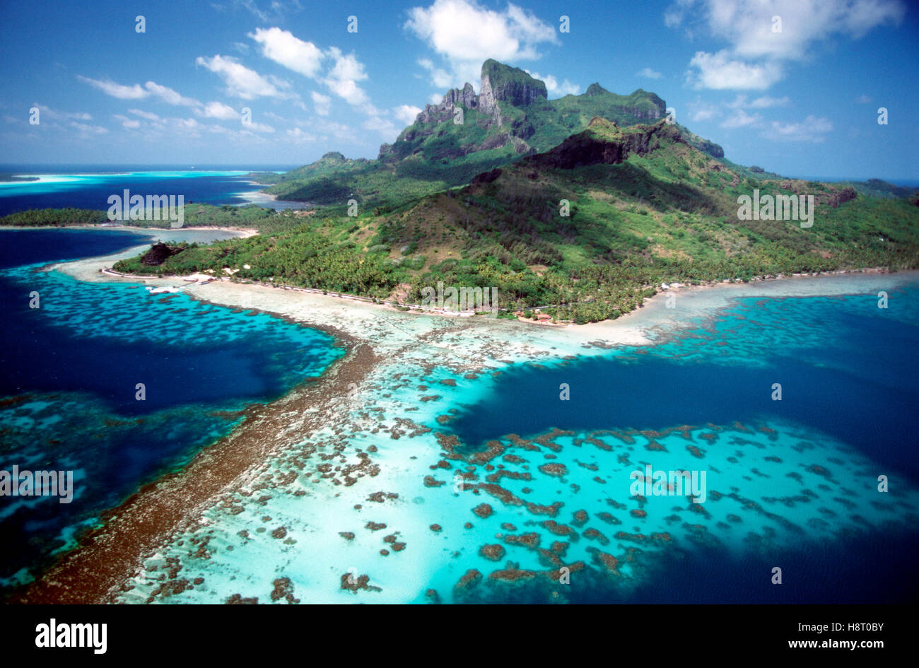 Blick auf Bora Bora Insel aus der Luft mit Mt Otemanu, Französisch ...