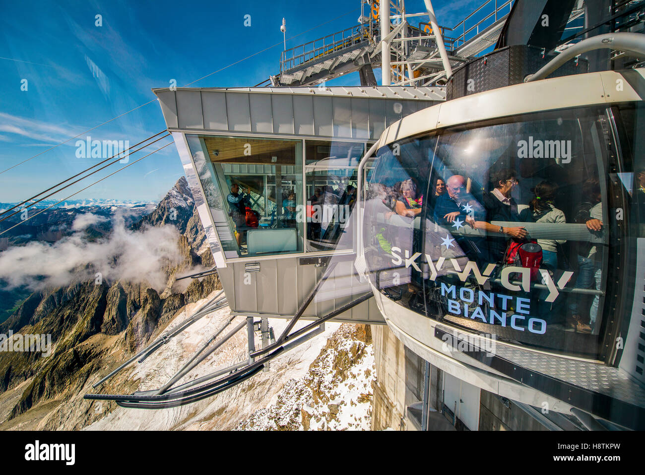 Funivia panoramica skyway -Fotos und -Bildmaterial in hoher Auflösung ...