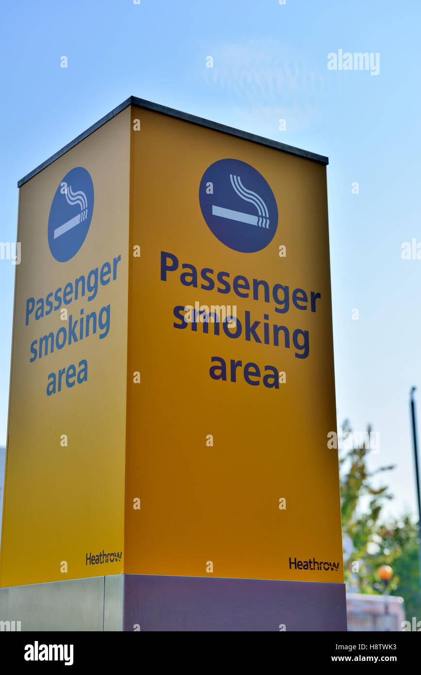 Smoking area sign -Fotos und -Bildmaterial in hoher Auflösung – Alamy