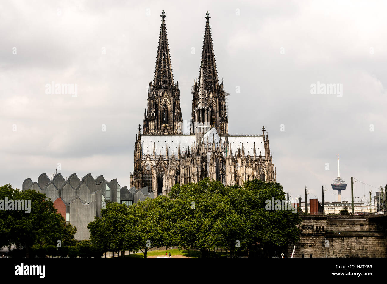 Große Kirche von St. Martin und Kölner Dom, Köln, Rheinland, Nordrhein ...