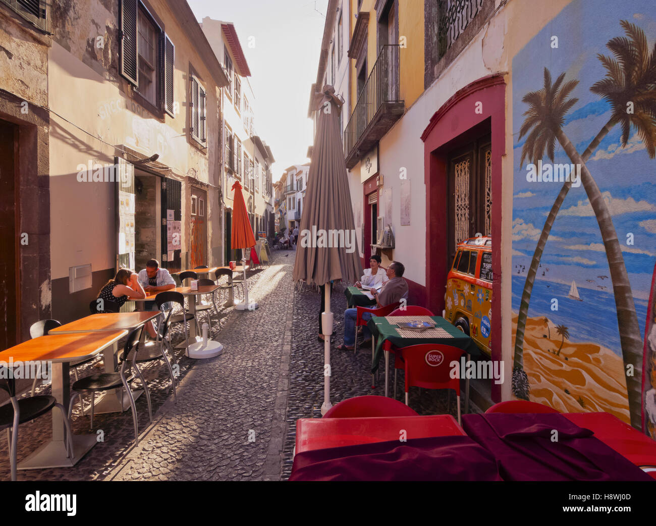 Rua santa maria do funchal -Fotos und -Bildmaterial in hoher Auflösung ...