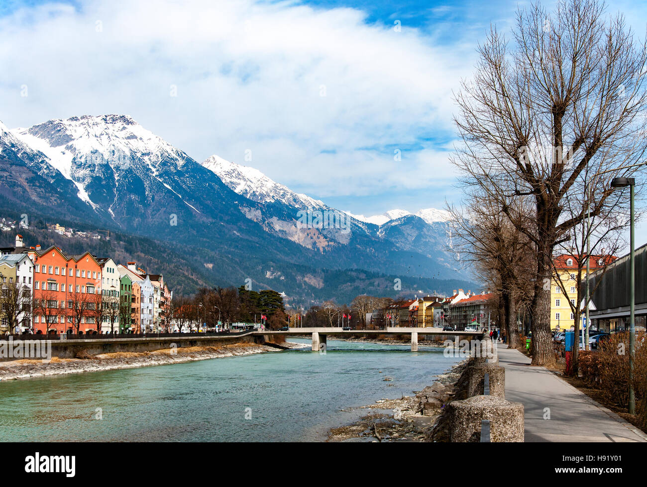 Innsbruck, Tirol, Österreich. Inn Fluss, Brücke, historische Häuser ...