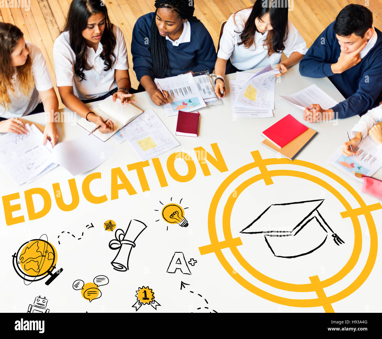 Bildung Wort Hut Computer Grafik Lernkonzept Stockfotografie - Alamy
