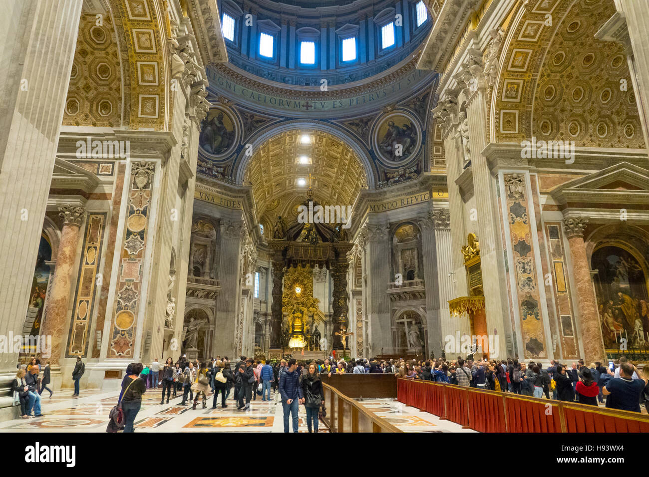 Wunderbare St Peters Basilica in Rom - die wichtigste katholische ...