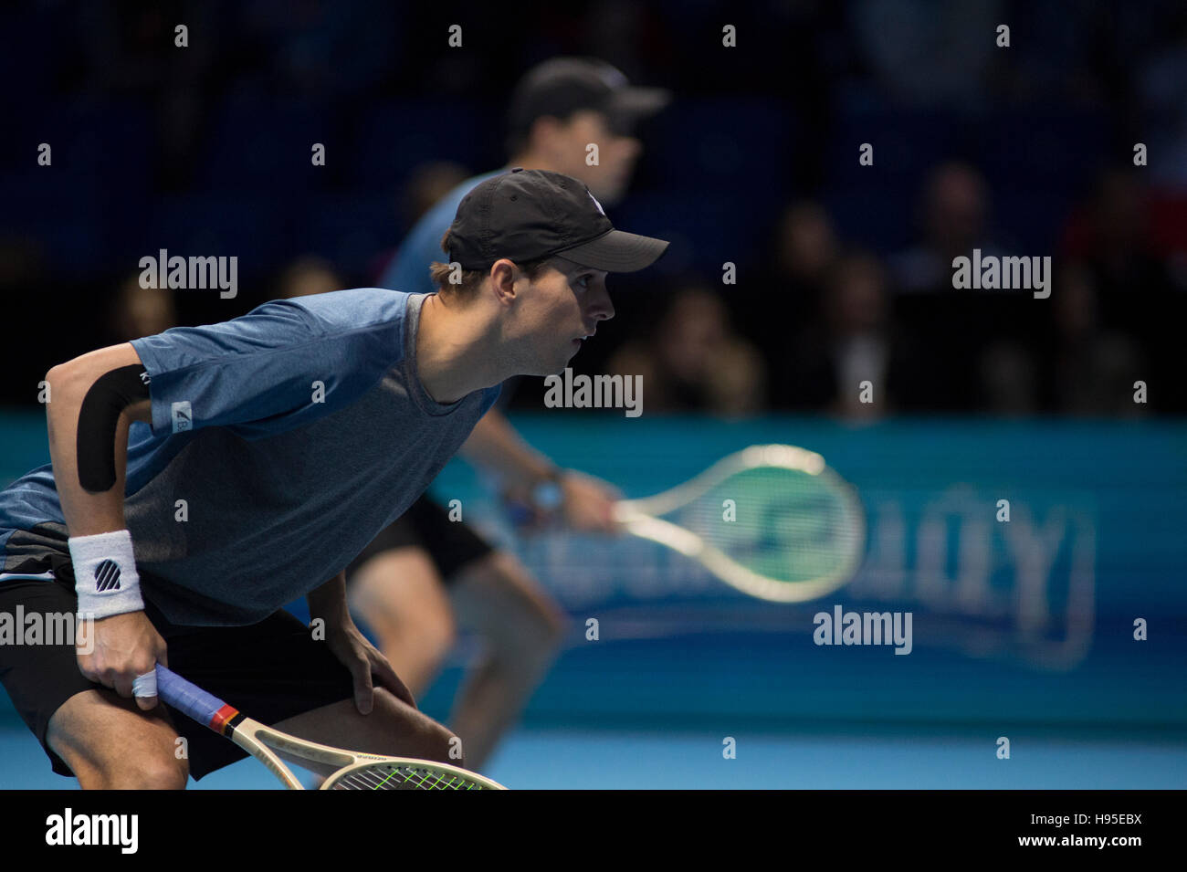 Die O2-Arena, London, UK. 19. November 2016. Tag 7-Halbfinale Doppel-Match, Bob Bryan (USA) und ...