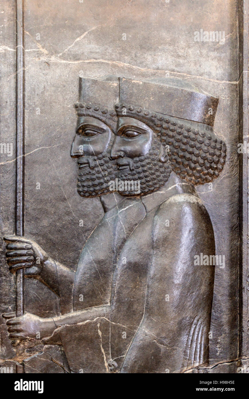 Stein Relief Schnitzereien Archäologisches Museum, Iran Stockfotografie ...