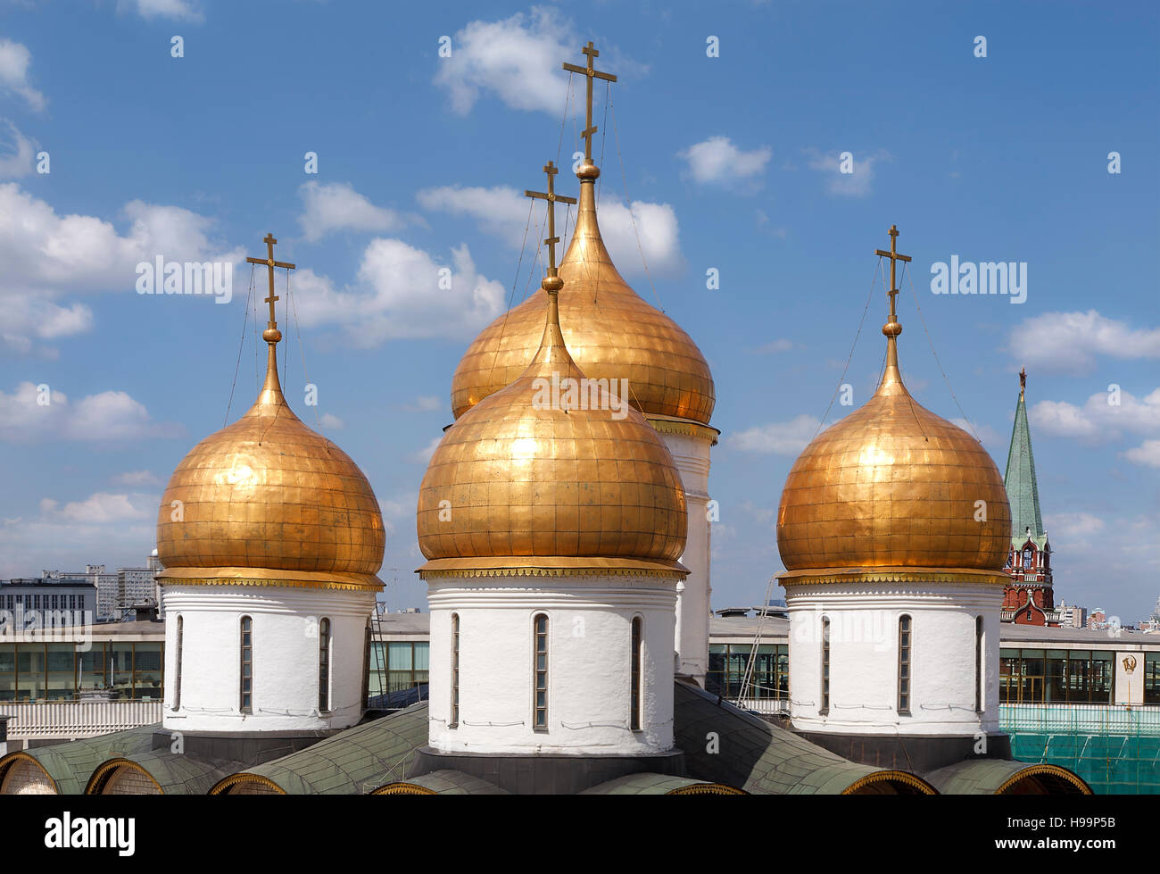 Luftbild von der Kathedrale der Dormitio am Domplatz in der Moskauer ...