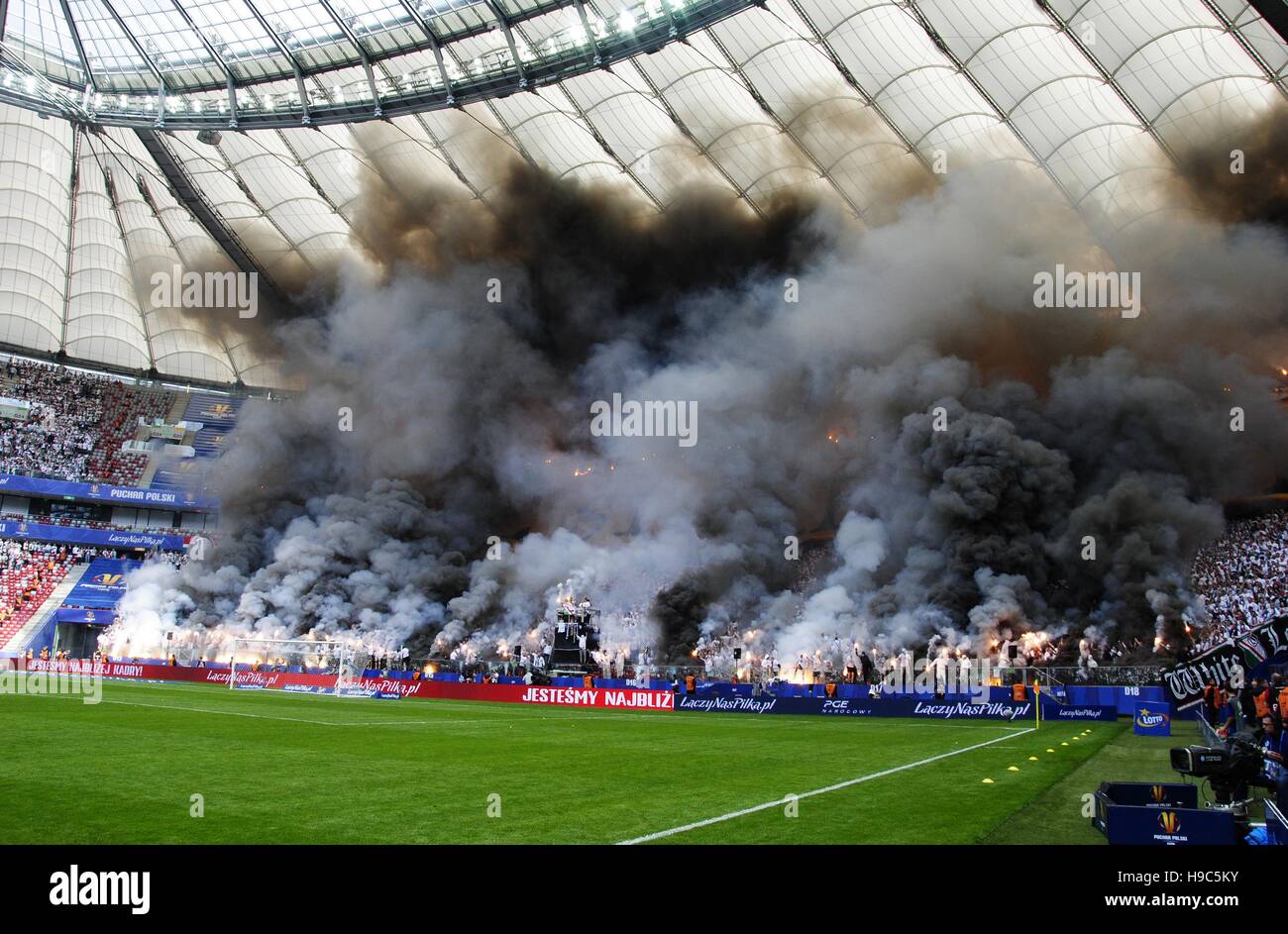 Warschau, Polen – 2. Mai 2016. Legia Warsaw Fantribüne PGE im Stadion ...