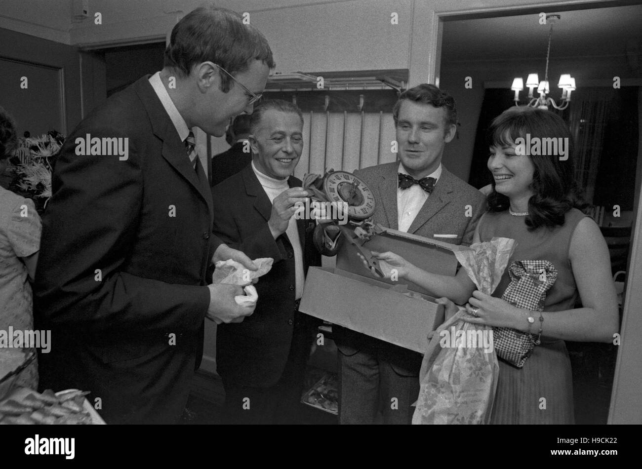 Fest Im Hause Edgar Bessen Und Heidi Koehn, 1960er Jahre Deutschland ...