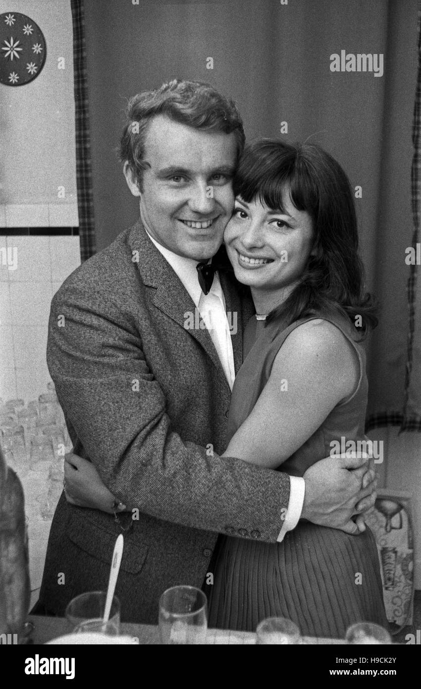 Fest Im Hause Edgar Bessen Und Heidi Koehn, 1960er Jahre Deutschland ...