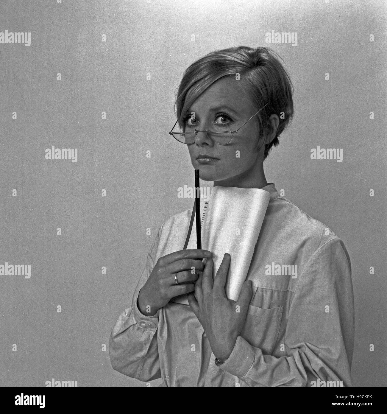 Die deutsche Sängerin und Plant Inge Brück als Ärztin, Deutschland ...