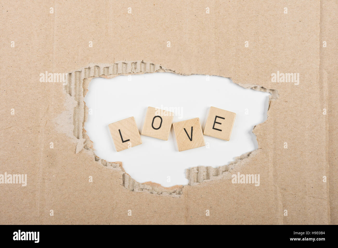 Weißer karton mit loch -Fotos und -Bildmaterial in hoher Auflösung – Alamy