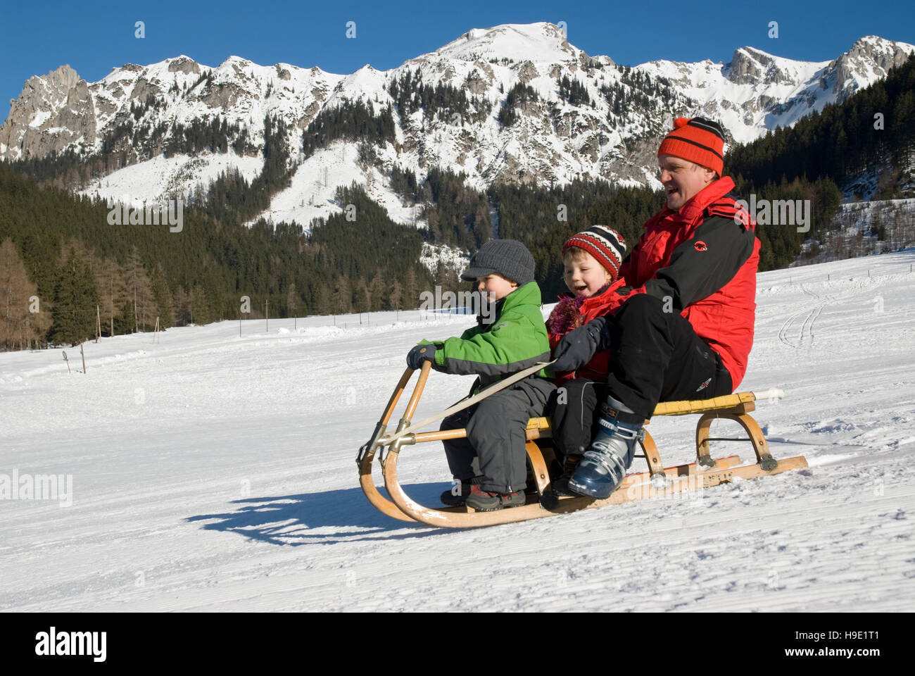 Einen schlitten fahren -Fotos und -Bildmaterial in hoher Auflösung – Alamy