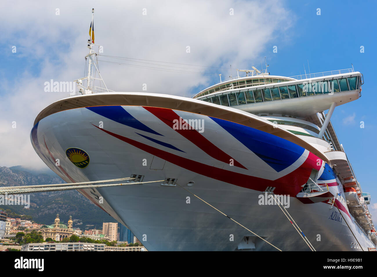 Monaco, Monaco - 30. Juli 2016: Kreuzfahrtschiff MV Azura in Hafen von ...
