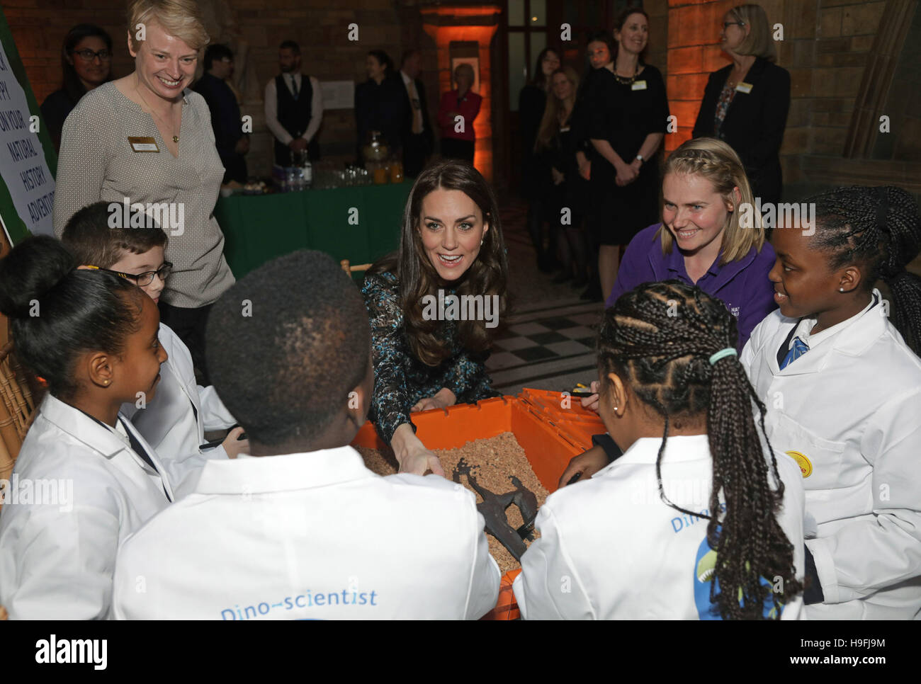 Die Herzogin von Cambridge Tee ein Kinderfest mit Schülerinnen und ...