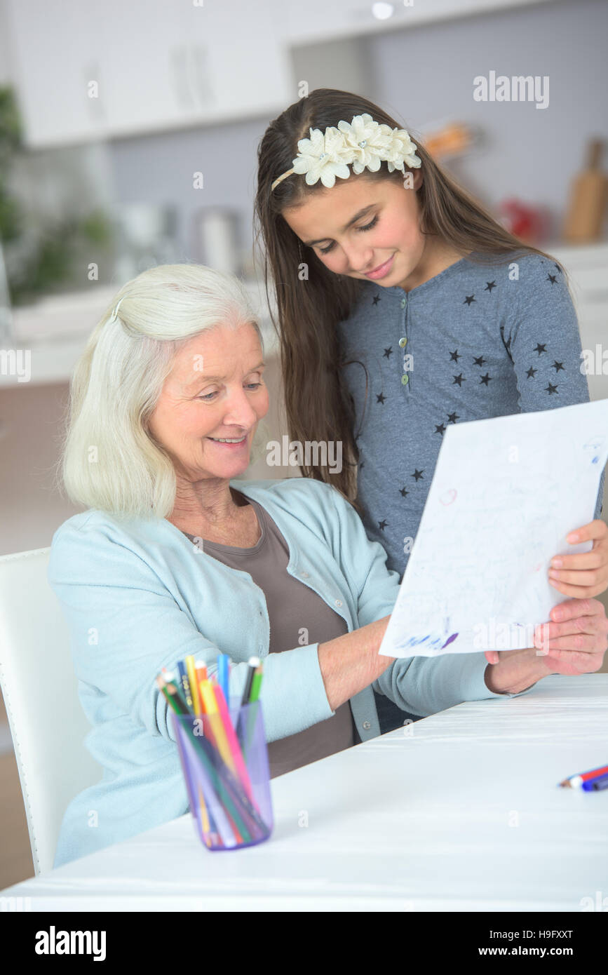 Oma zeichnen -Fotos und -Bildmaterial in hoher Auflösung – Alamy