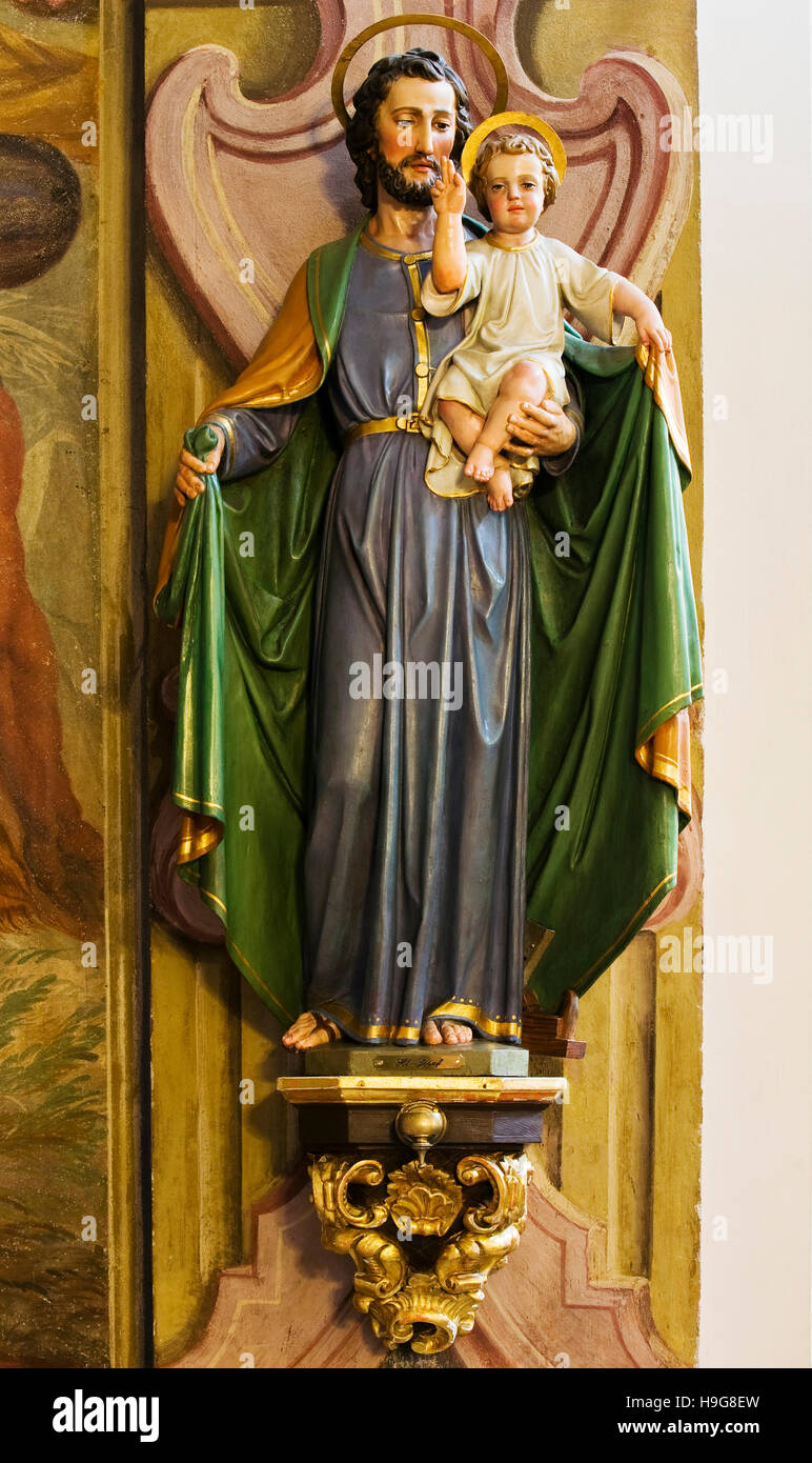Statue des Heiligen Josef mit Jesus Christus Stockfotografie - Alamy