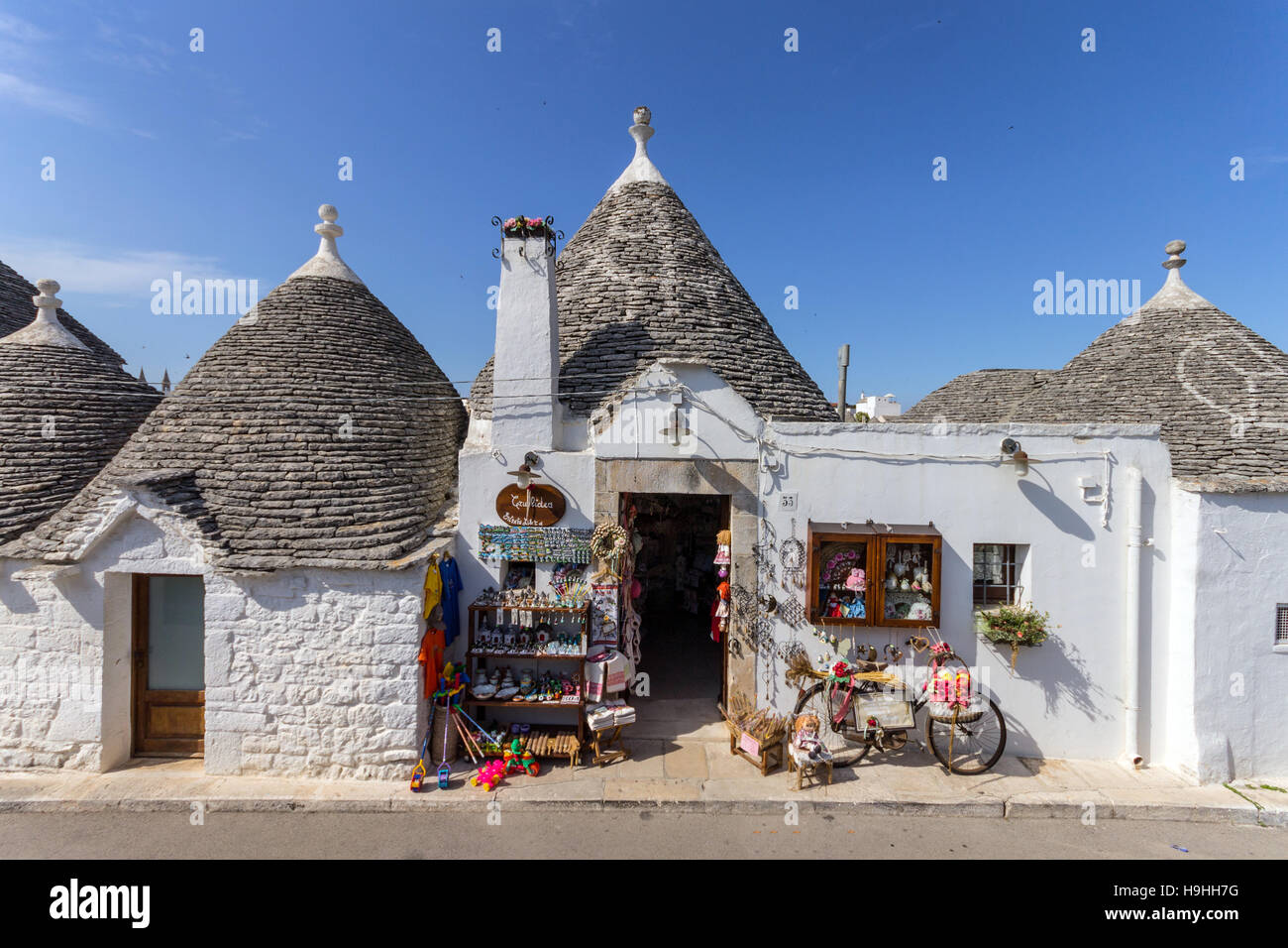 Italien. Apulien. Alberobello, Trulli, typische Häuser Stockfotografie ...
