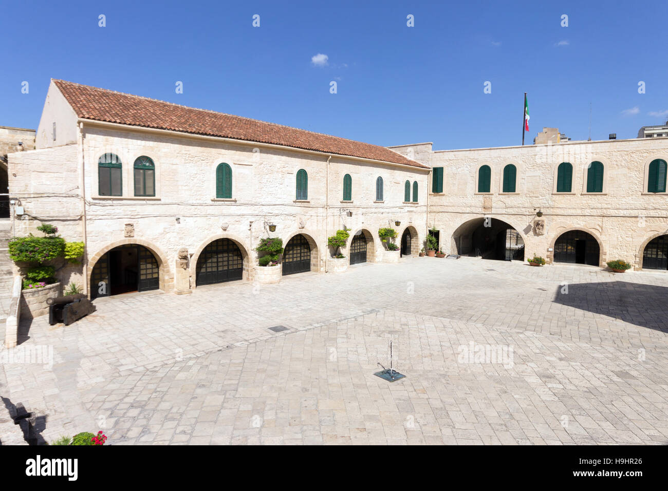 Taranto italy puglia castle -Fotos und -Bildmaterial in hoher Auflösung ...