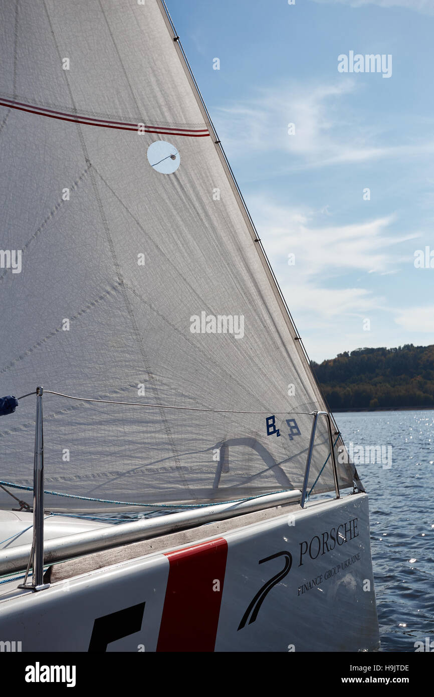 Kiew, Ukraine - 30. September 2016: Segeln Yacht Trainingstag. Vor dem ...