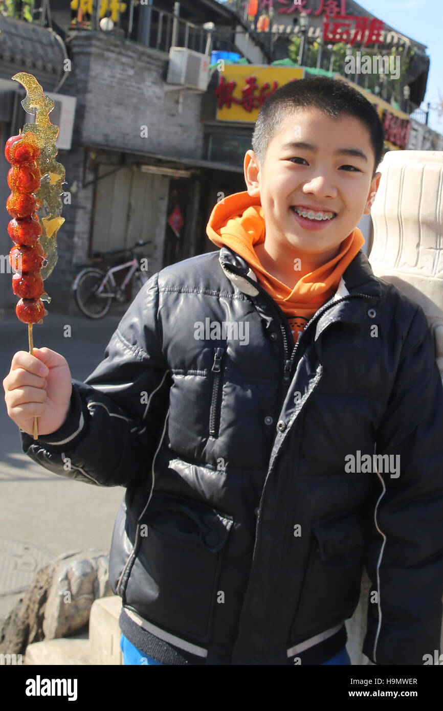 Jungs 12 bis 13 jahre alt -Fotos und -Bildmaterial in hoher Auflösung ...