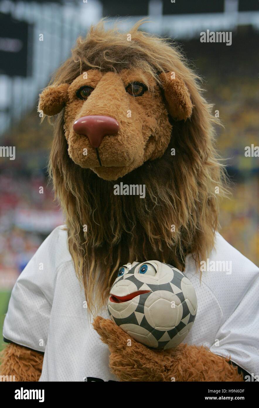 World cup mascot -Fotos und -Bildmaterial in hoher Auflösung – Alamy