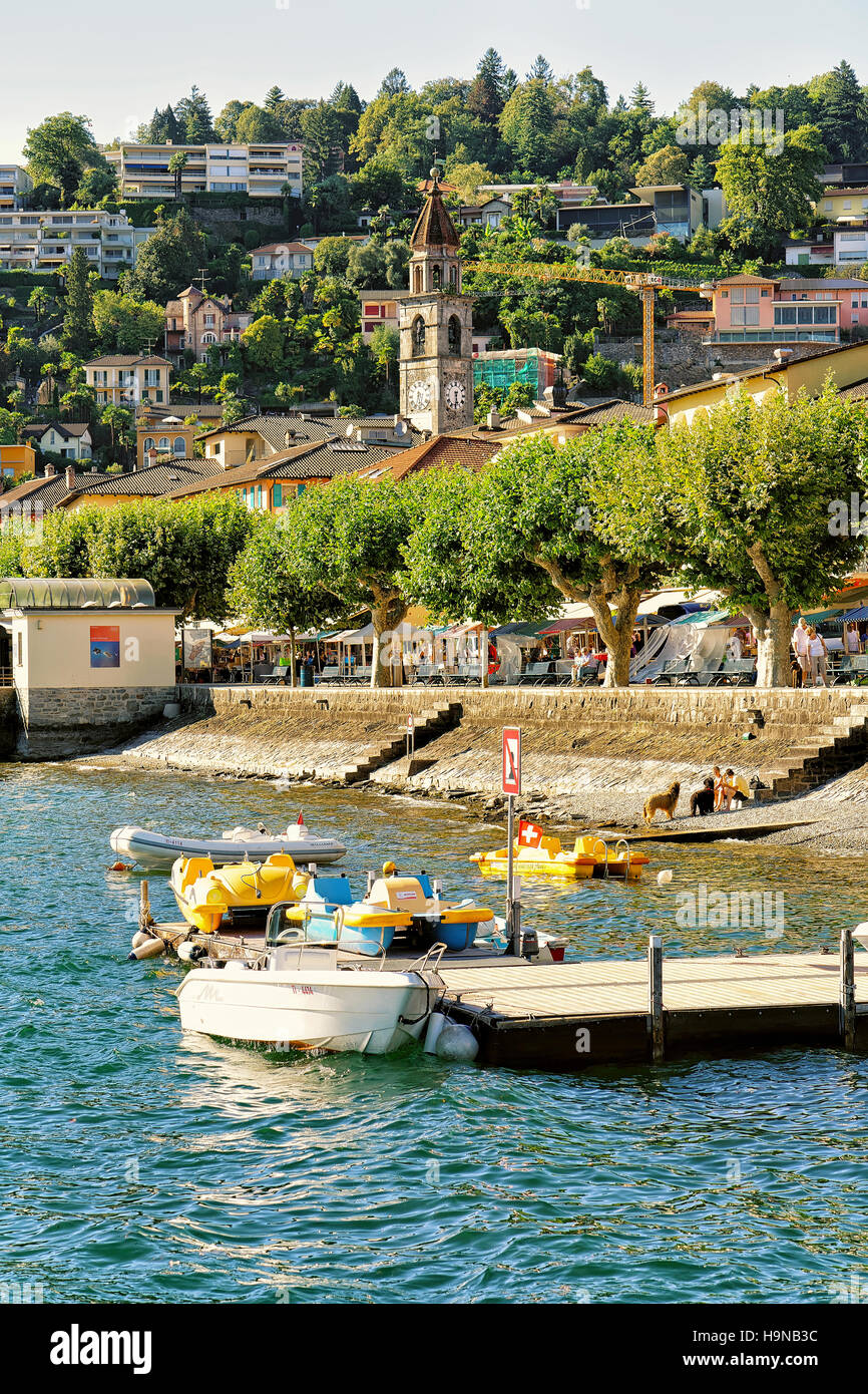 Boote am Ufer im Luxusresort Ascona am Lago Maggiore im Kanton Tessin ...