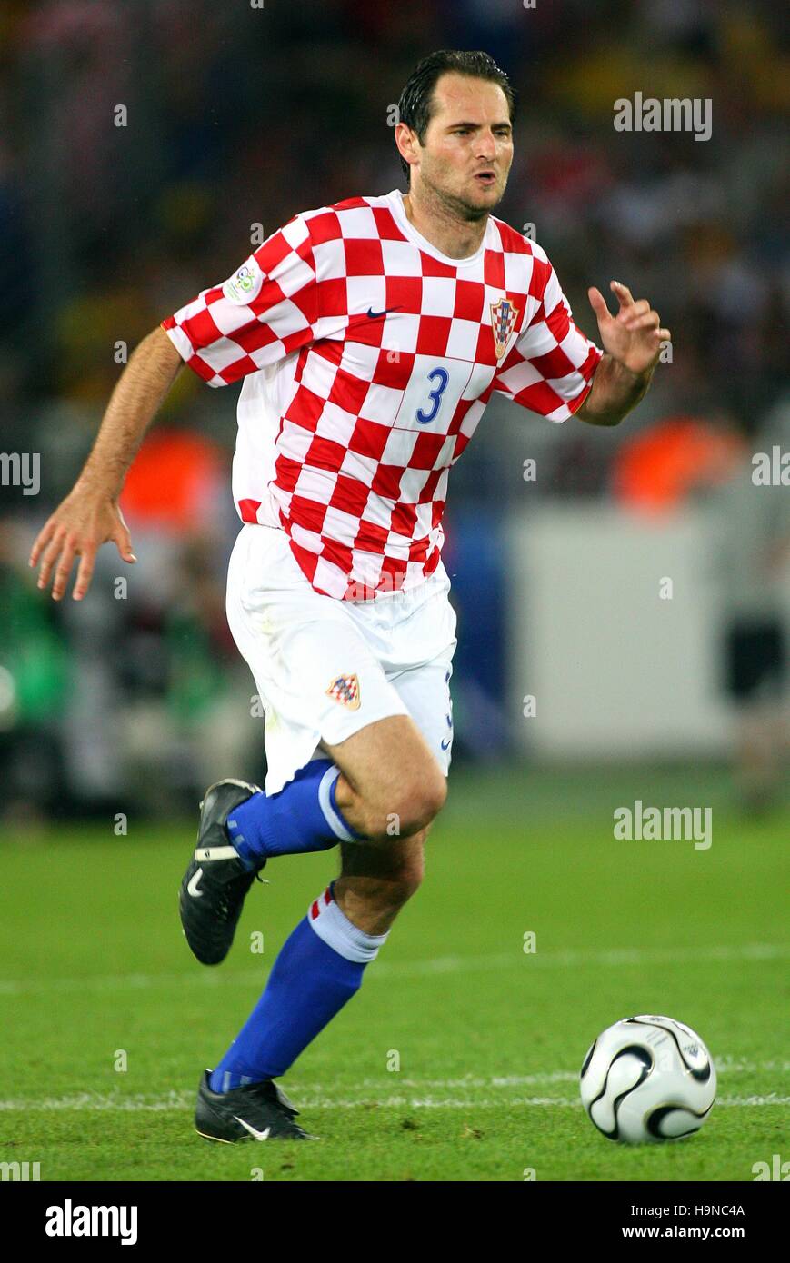 Australien und josip simunic -Fotos und -Bildmaterial in hoher ...