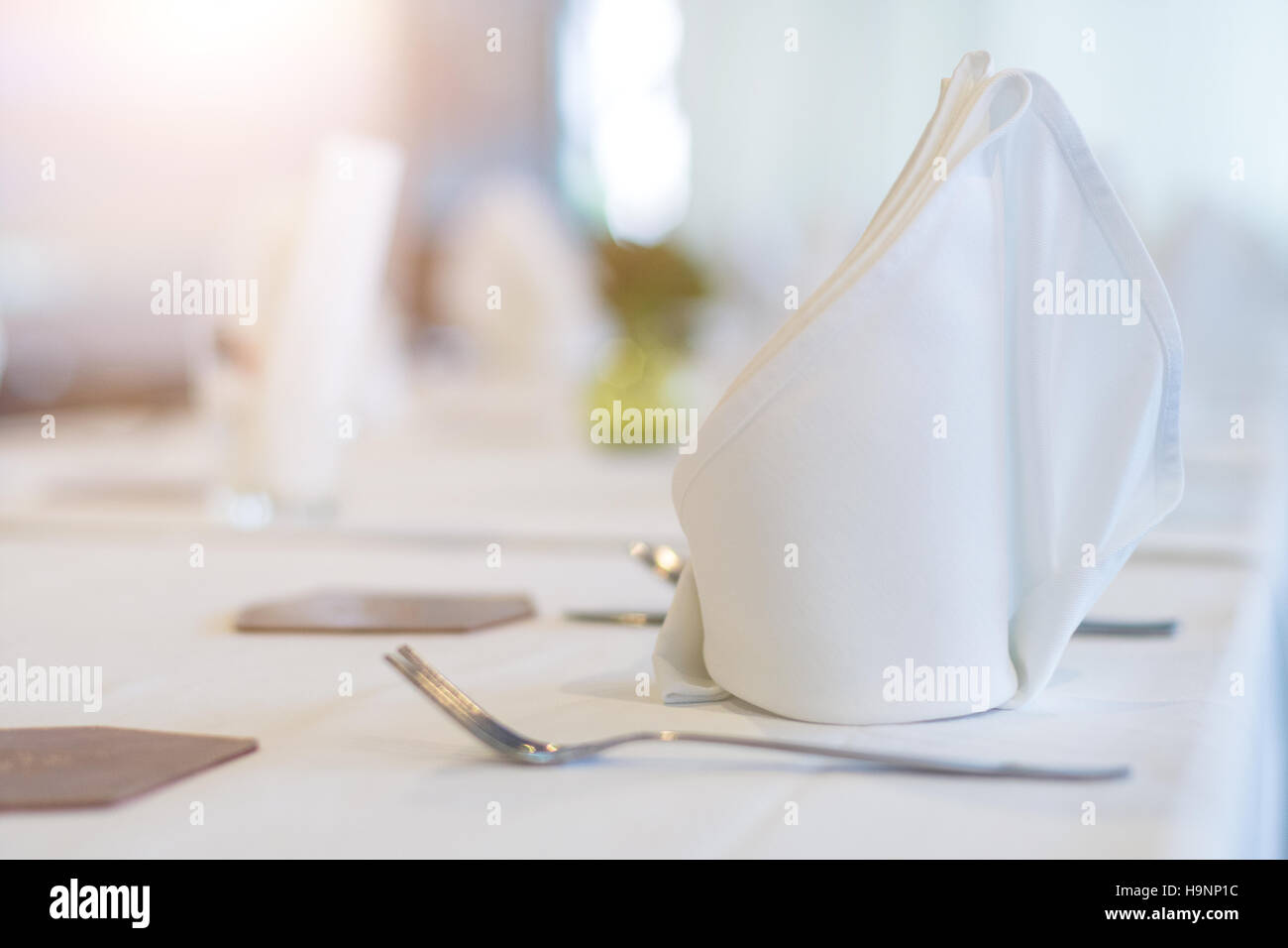 Vintage besteck leinenserviette -Fotos und -Bildmaterial in hoher ...