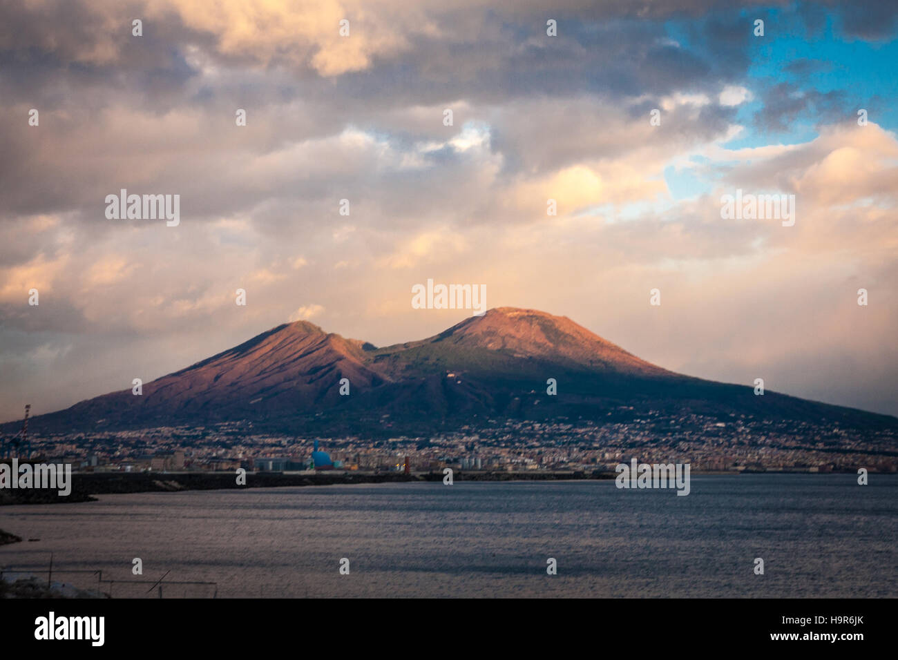 Naples Bay und Der Vesuv Stockfotos und -bilder Kaufen - Alamy
