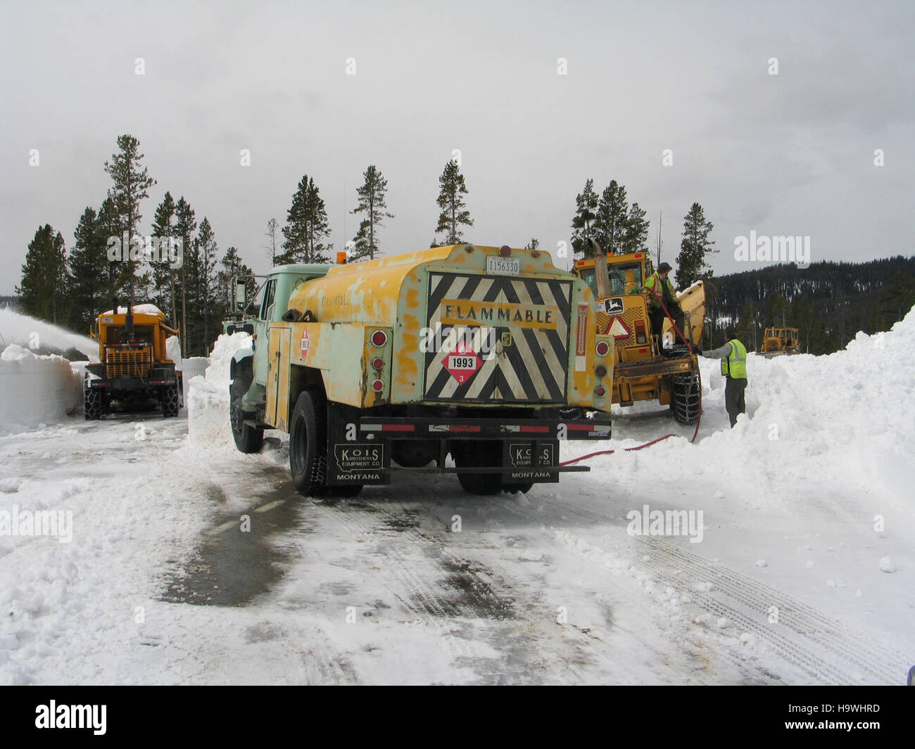 Ein Schneepflug räumt den Schnee vom Craig Pass im Yellowstone National ...