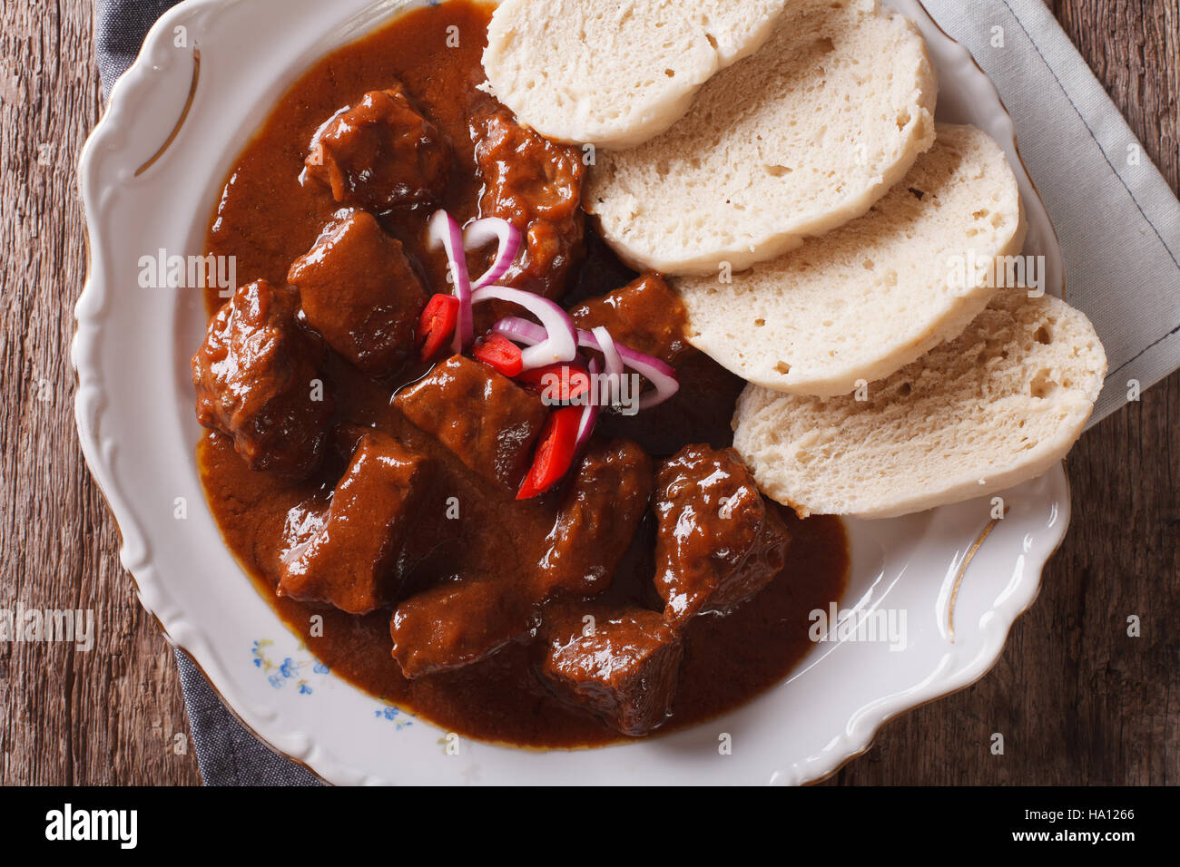 Tschechisches Gulasch Mit Knodel