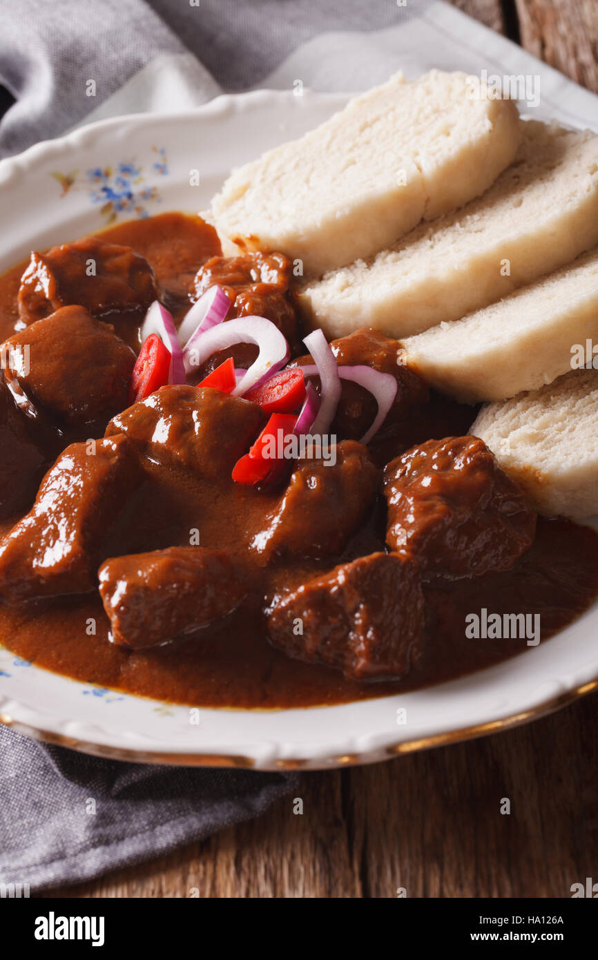 Tschechisches Gulasch Mit Knodel