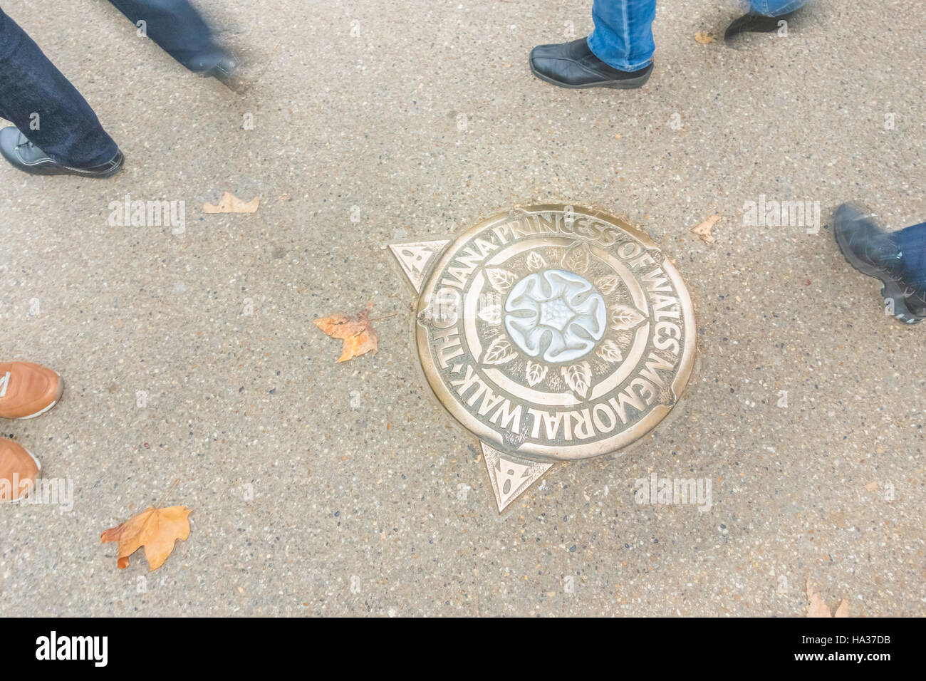Metallplakette, die Angabe von Richtungen im Diana Princess of Wales ...