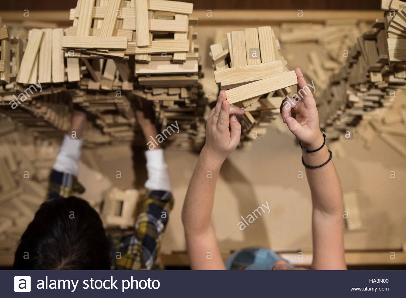 Stapeln hoch -Fotos und -Bildmaterial in hoher Auflösung – Alamy